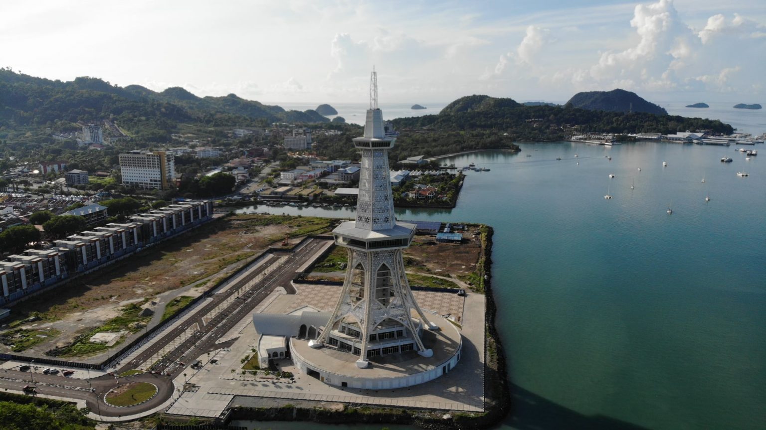 下次可以去打卡了！Langkawi新地标「Maha Tower」 360度观赏整个岛的景色！