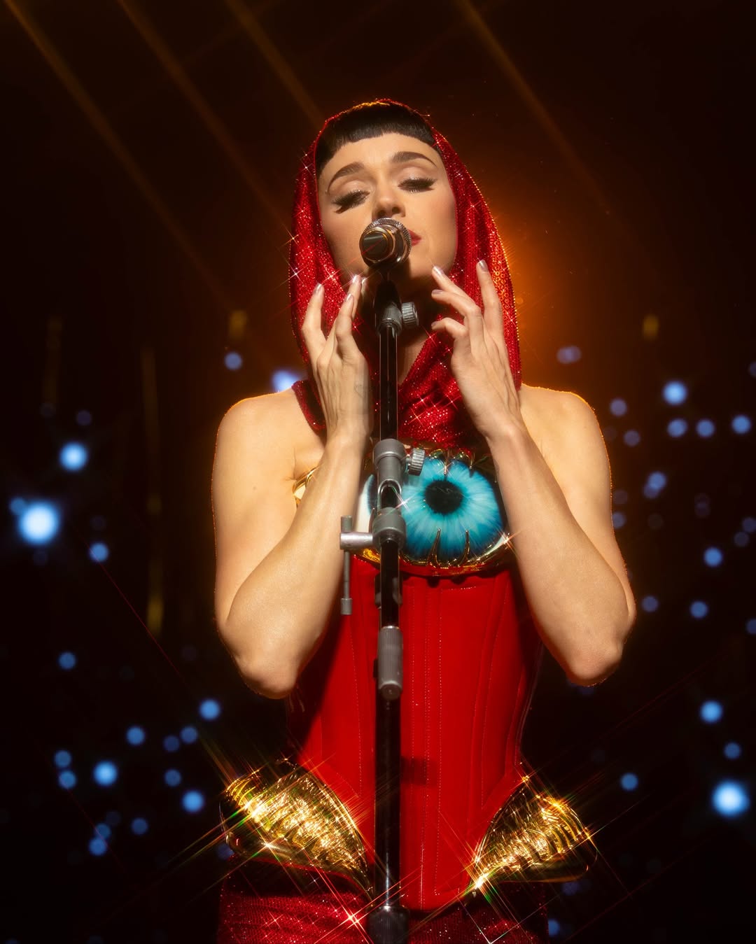 笑死了！「痛恨Labubu」Katy Perry又收到⚡一看惊见自己的脸！当场吓出表情包！